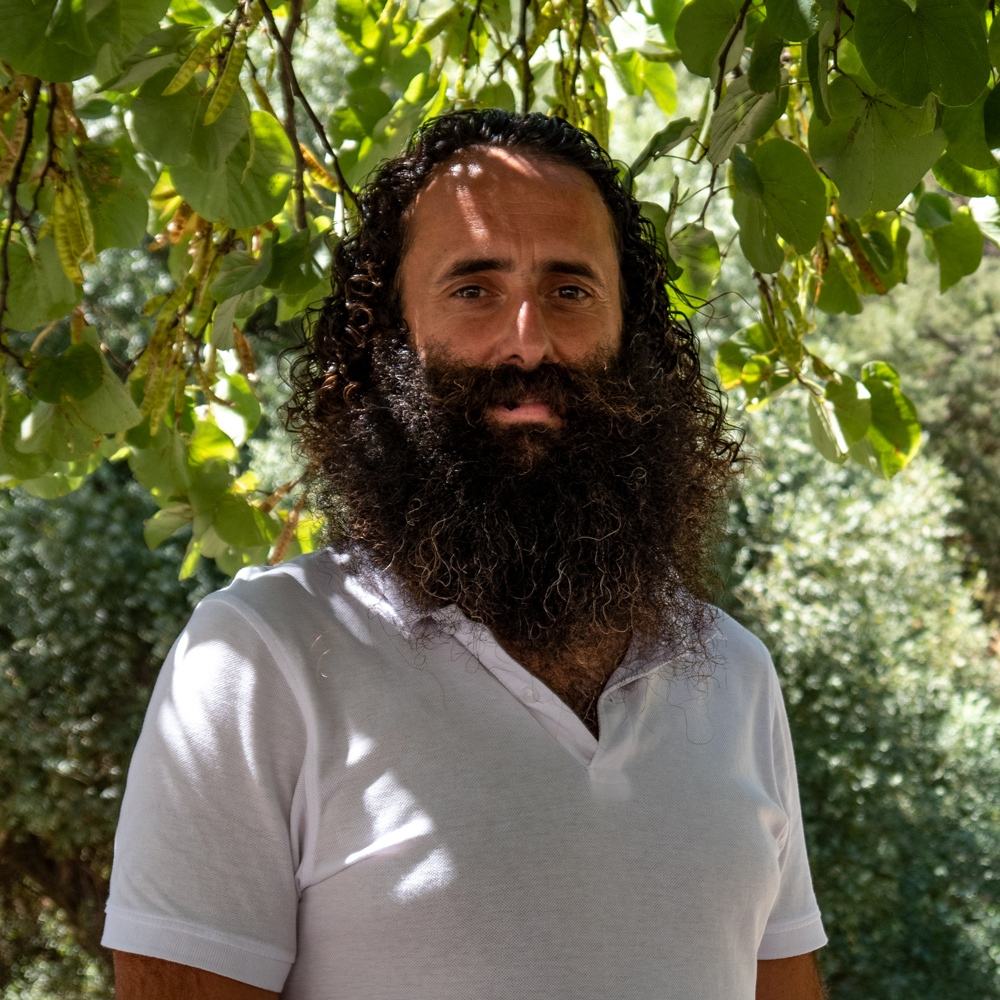 Reportaje - La nueva vida de Olmo, el hombre desnudo de Granada ...