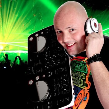 PODCAST BY DJ MIKA (Mars 2018) - DJ Mika - Podcast en iVoox